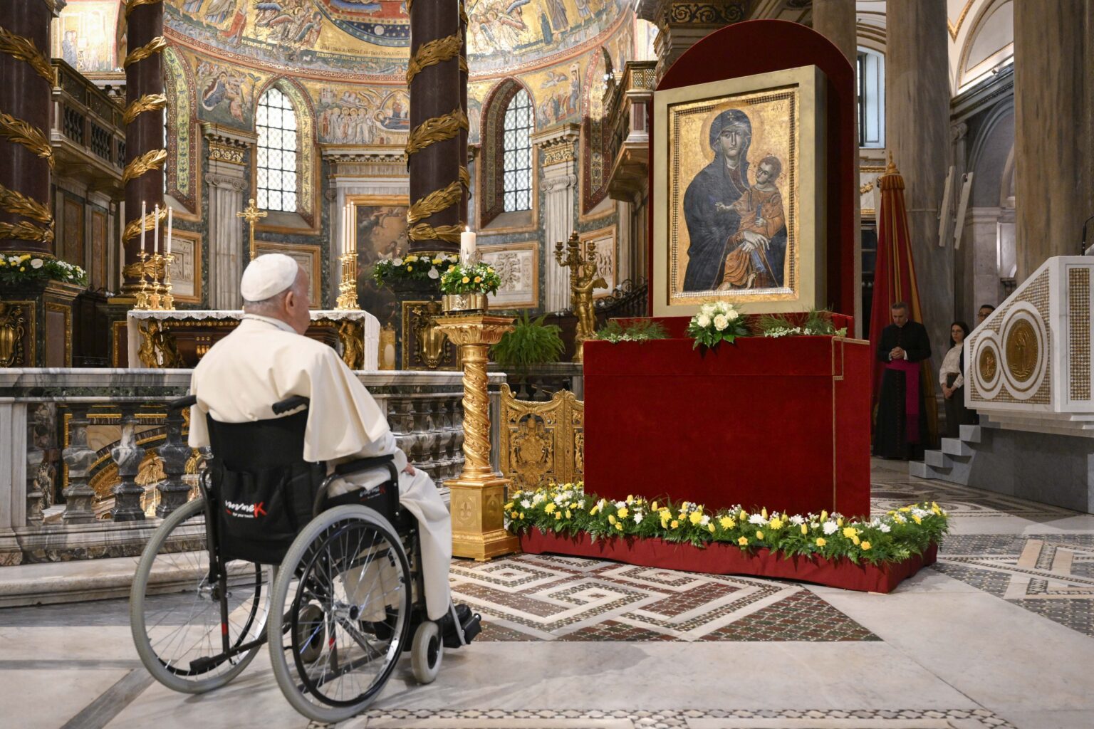 A Mystical Revelation: The Virgin Mary Appeared to Pope Francis Before ...